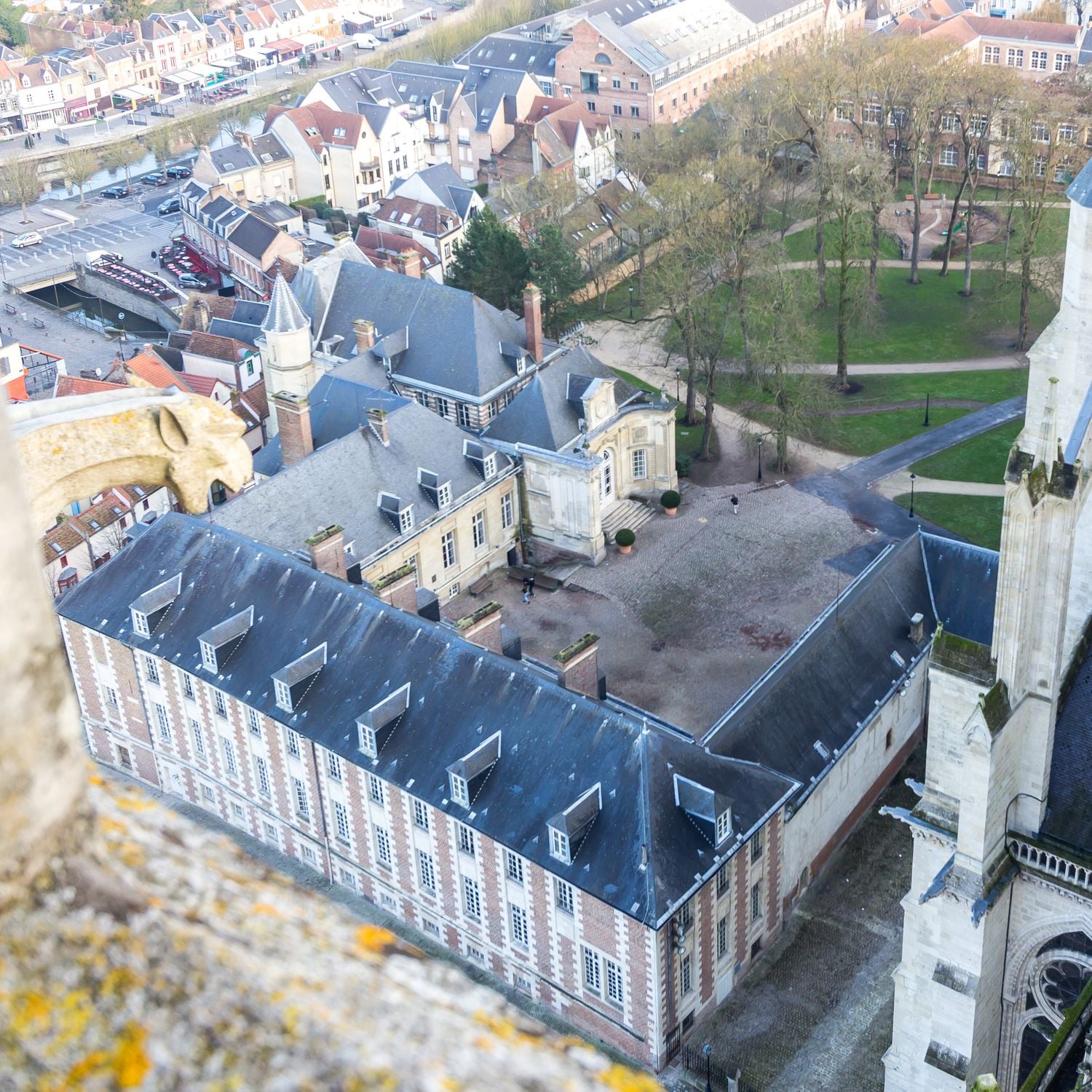 Parc de l'Evéché d'Amiens - Parc public près de la Cathédrale Notre ...