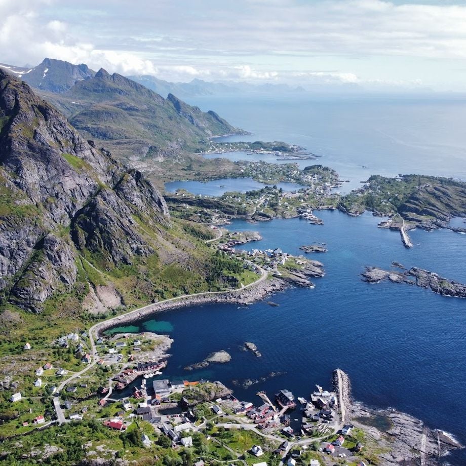 Reinebringen - Point de vue montagneux dans les îles Lofoten, Norvège