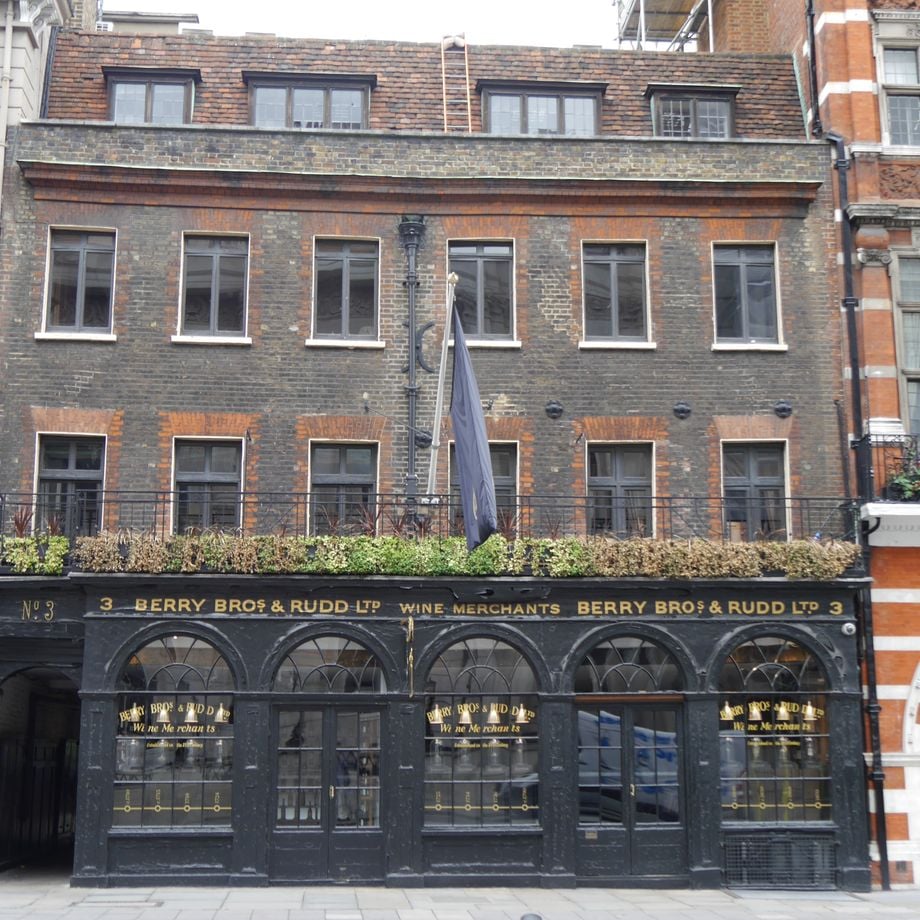 Bridgewater House - Grade I listed mansion in Westminster, England