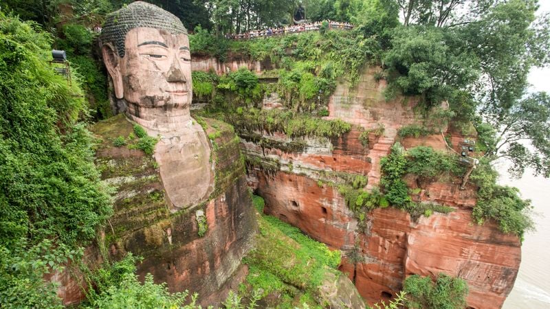 Großer Buddha von Leshan - Steinerne Buddha-Statue in Sichuan, China