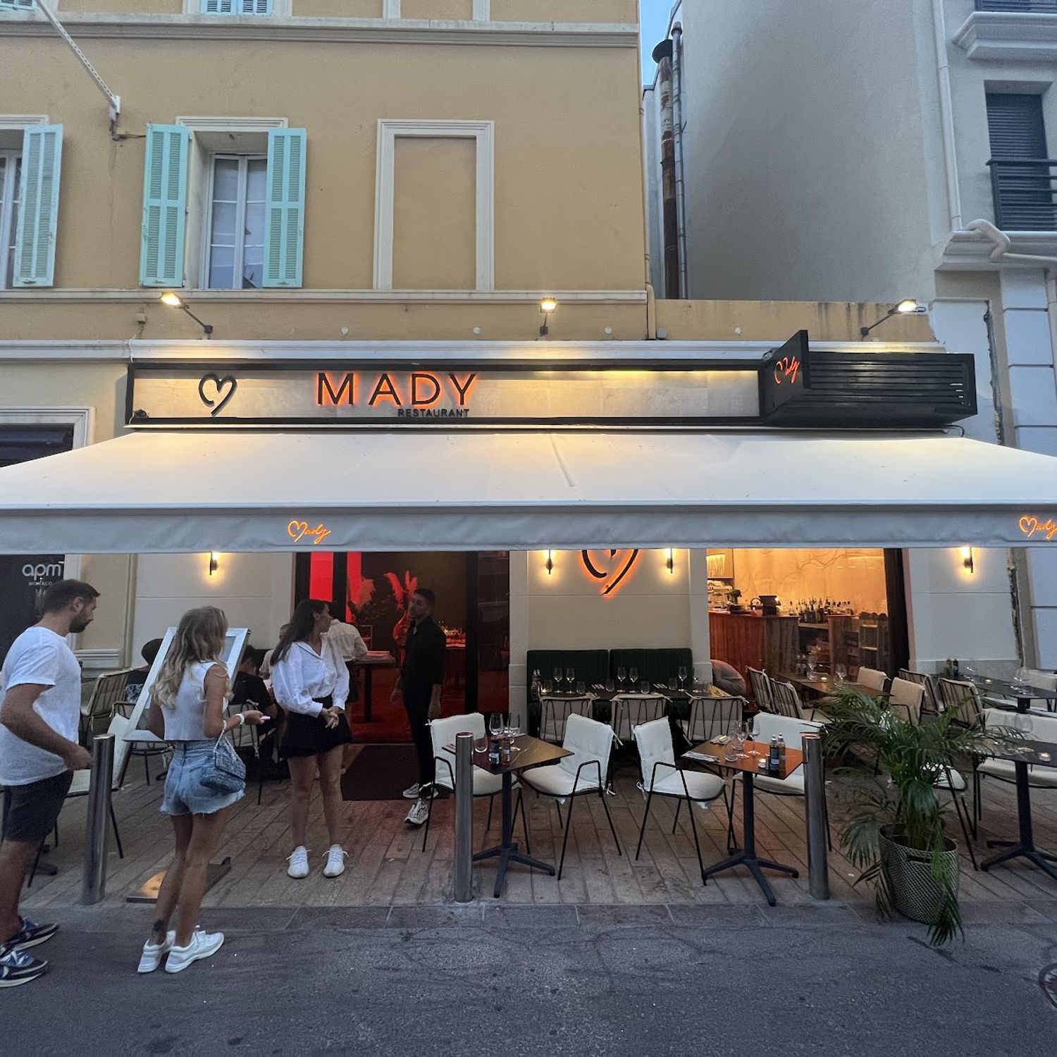 Mady - Restaurant méditerranéen à Cannes, France