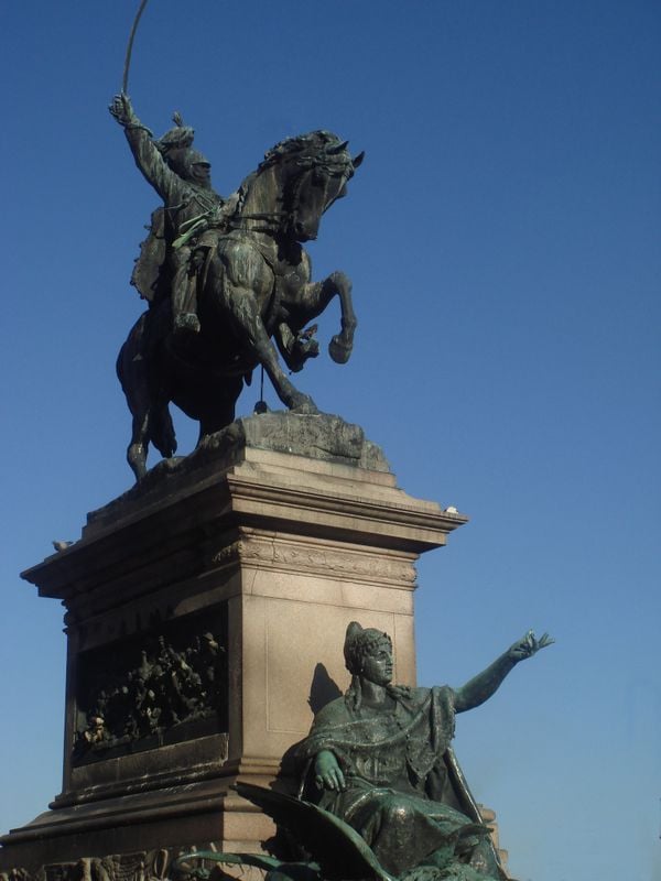 Monument to Victor Emmanuel II - Bronze memorial statue on Riva degli ...
