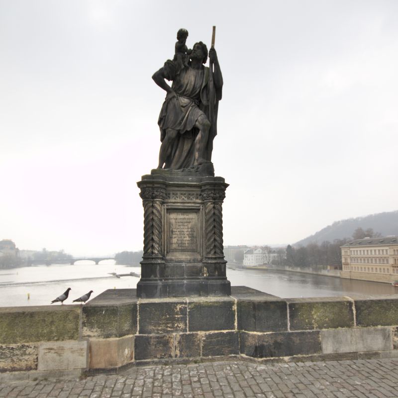 Statue of Saint Christopher, Charles Bridge - Religieus standbeeld op ...