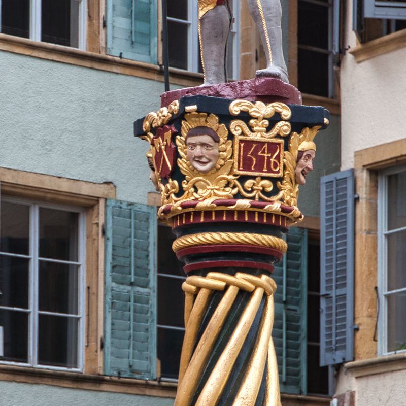 Fountain of the knight banneret - Fuente renacentista en el casco ...